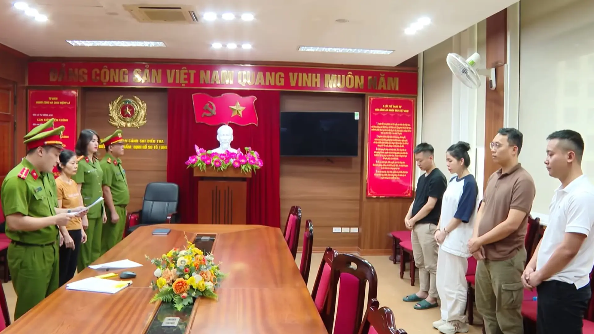 Quang Linh Vlogs, Hằng Du mục bị khởi tố liên quan kẹo Kera - Thần Nông ...